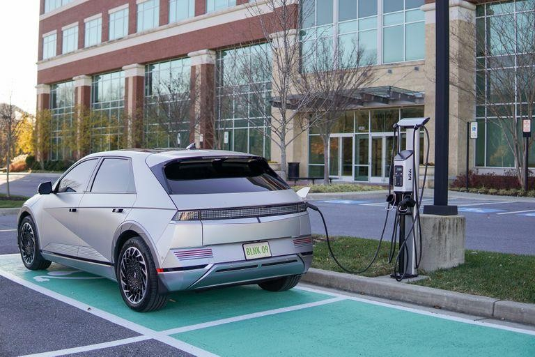 Blink signs charger utilisation software partnership